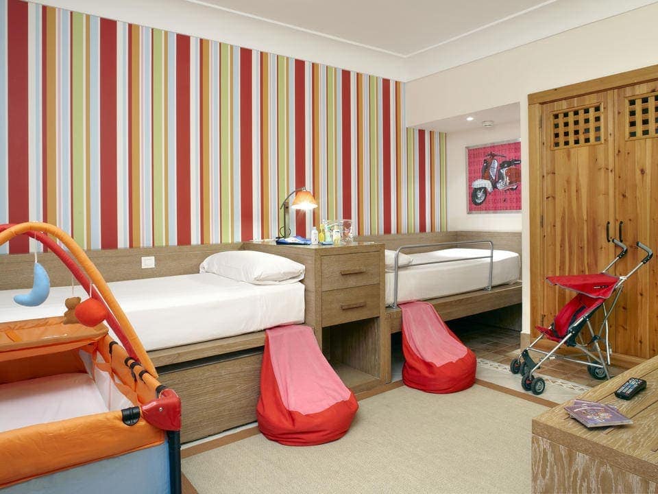 Luxury Hotels with 2 bedroom suites and a Kids Club - Mini Travellers ...