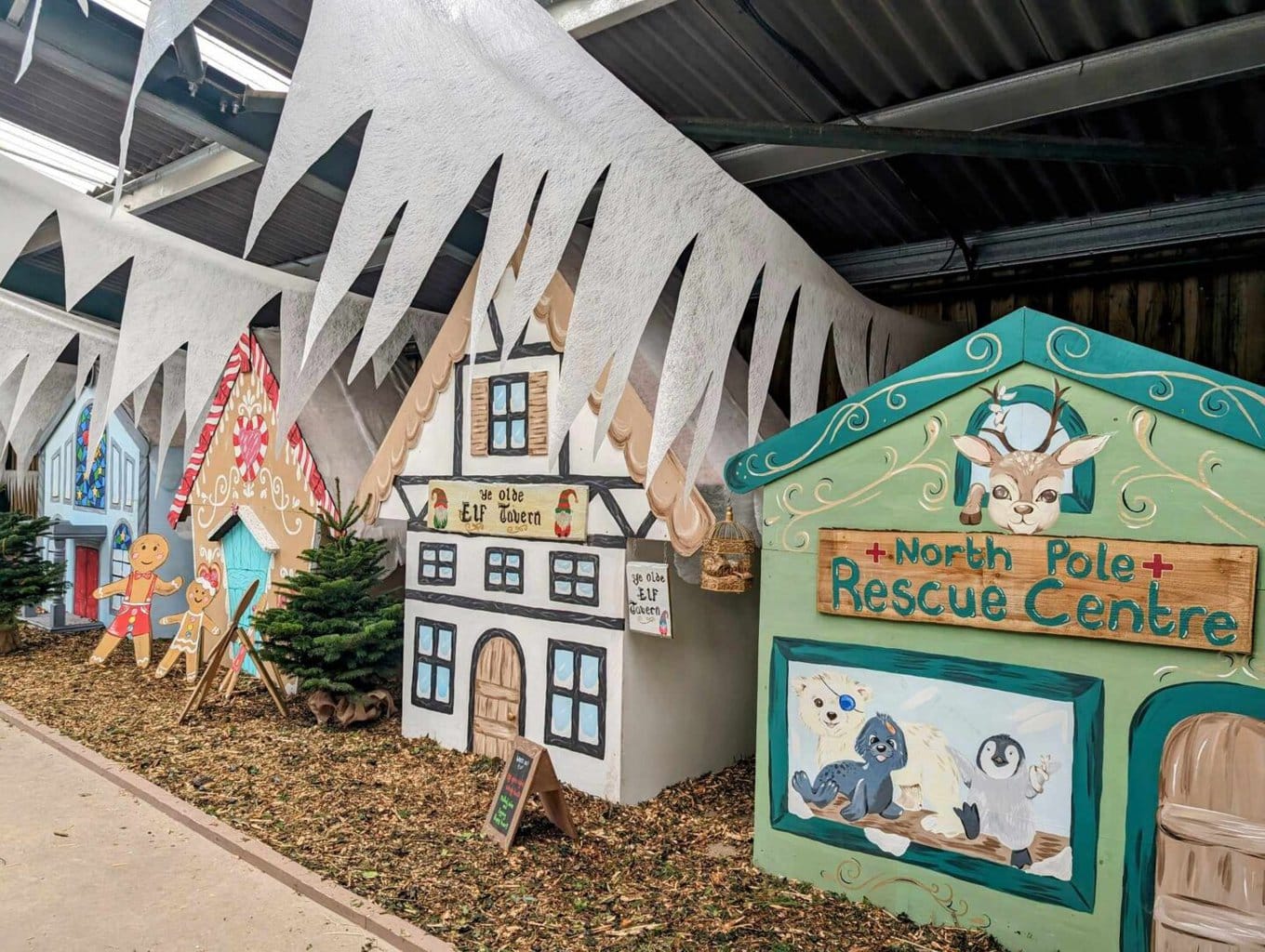 The Mini Christmas Experience at Cockfields Farm - Mini Travellers ...